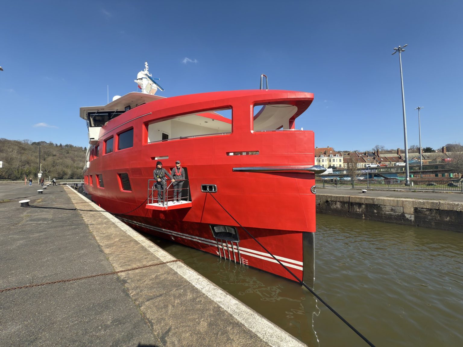 Italian superyacht Akula arrives into Bristol on high tide