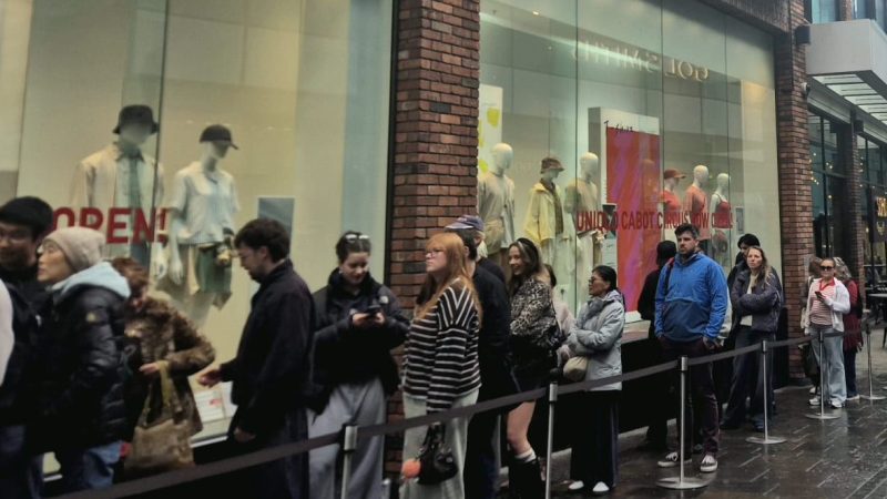Hundreds of shoppers queue as Uniqlo opens in Bristol